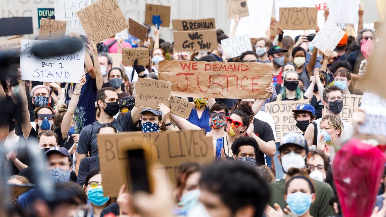 Las protestas contra la violencia racial se multiplican y dan la vuelta ...